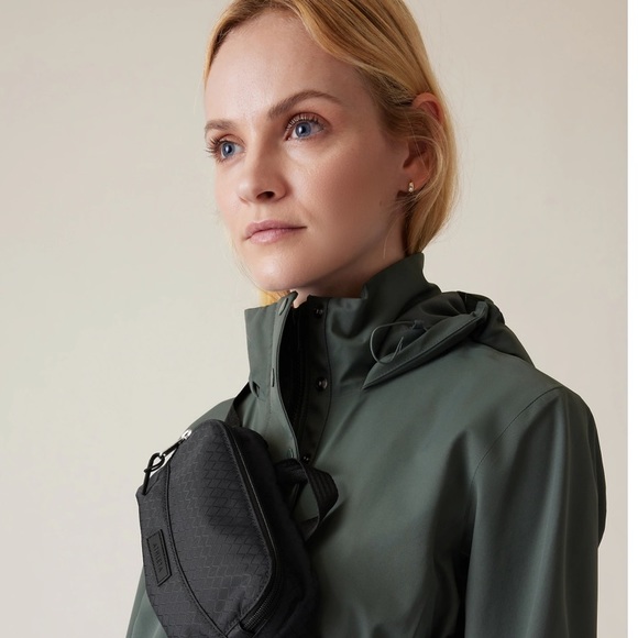 Athleta | Bags | Nwt Athleta Excursion Mini Waist Bagblack | Poshmark